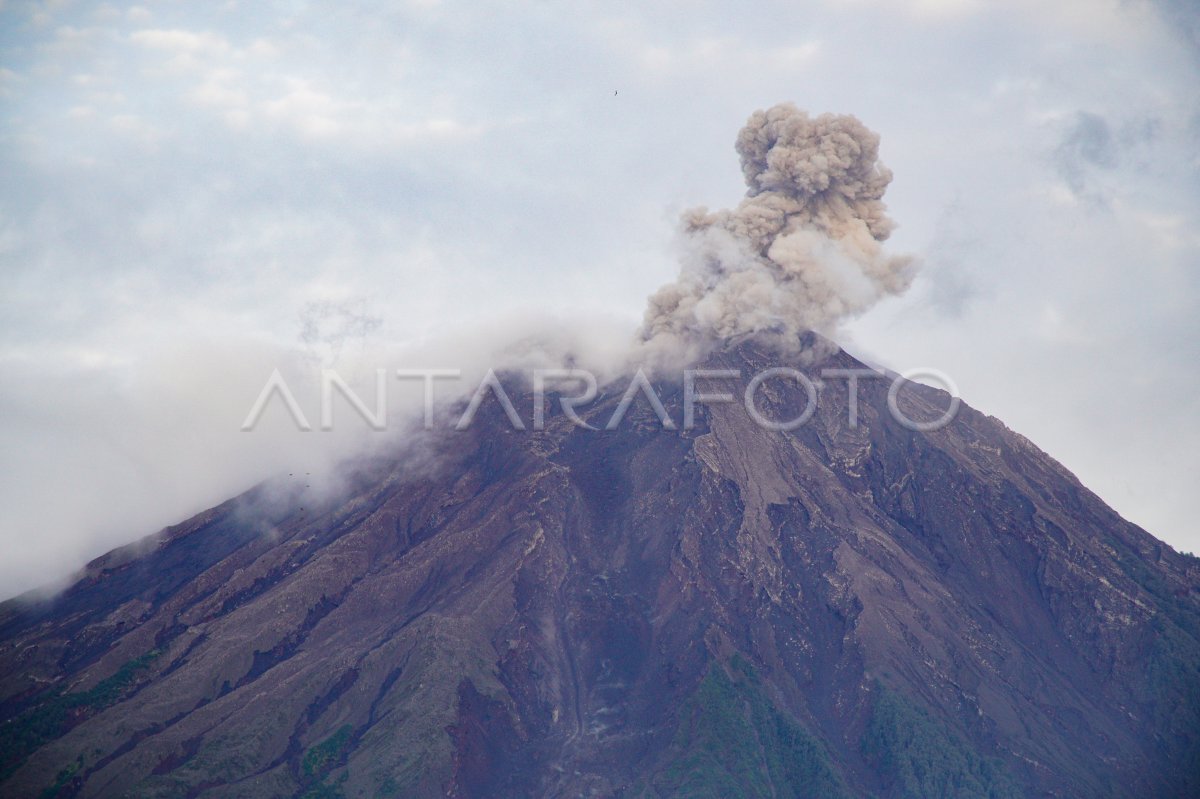 Erupsi Gunung Semeru semburkan abu vulkanis | ANTARA Foto