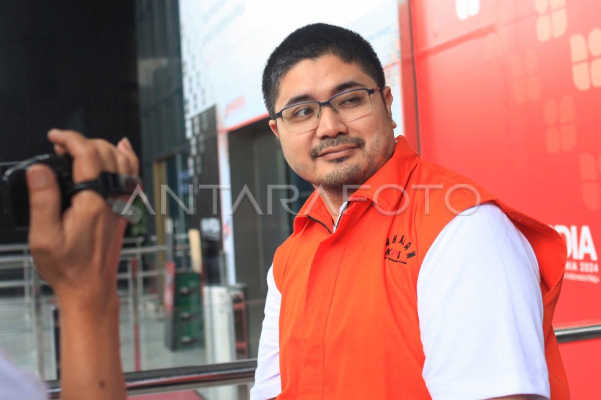 Pemeriksaan tersangka dugaan korupsi APD COVID-19 | ANTARA Foto