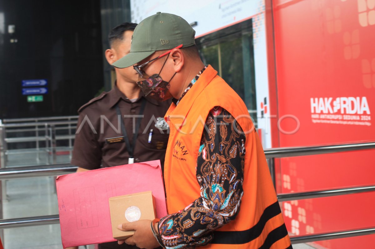 Pemeriksaan tersangka dugaan korupsi APD COVID-19 | ANTARA Foto