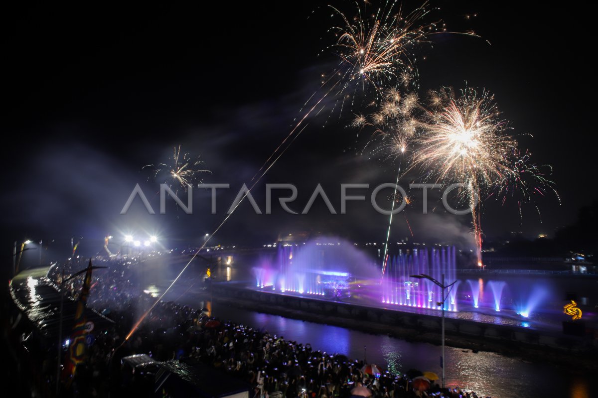 Perayaan tahun baru 2025 di Surabaya | ANTARA Foto