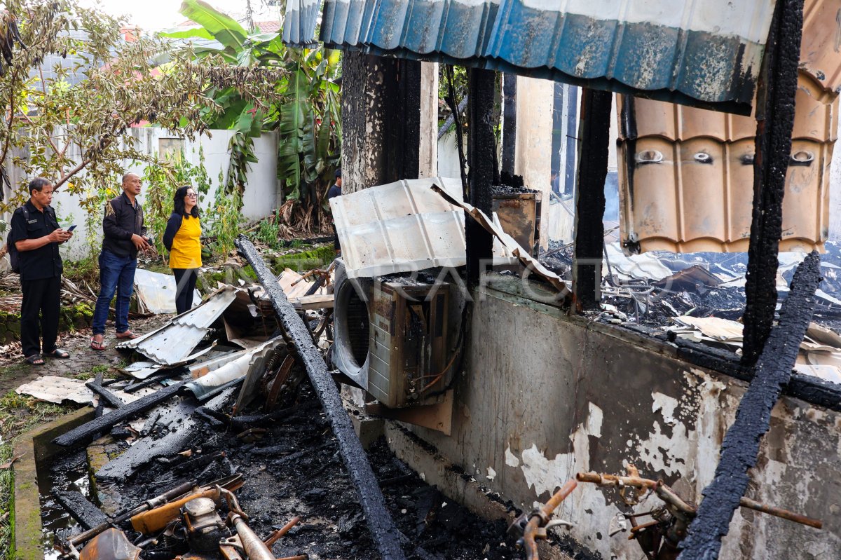 Kantor Disdik Makassar hangus terbakar | ANTARA Foto