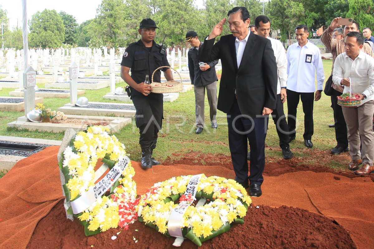 Pemakaman Diplomat senior Hasjim Djalal | ANTARA Foto