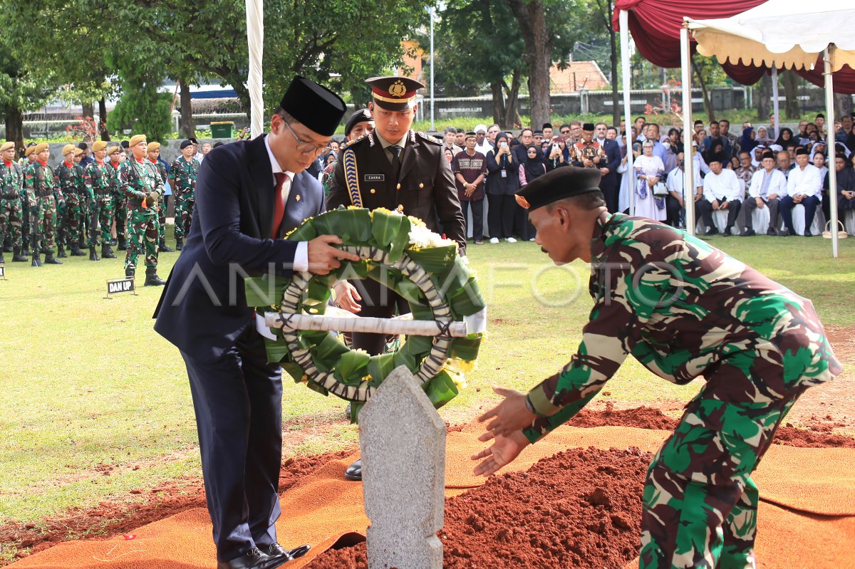 Pemakaman Diplomat senior Hasjim Djalal | ANTARA Foto