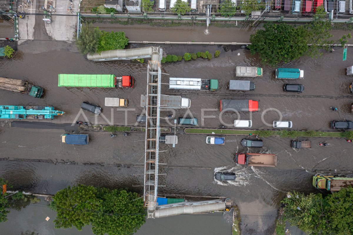 Jalur pantura Semarang tergenang banjir | ANTARA Foto