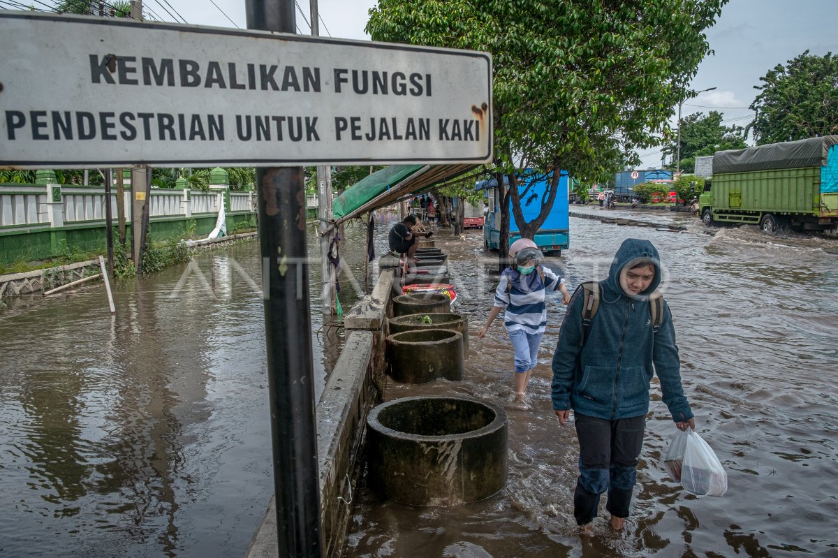 Jalur pantura Semarang tergenang banjir | ANTARA Foto