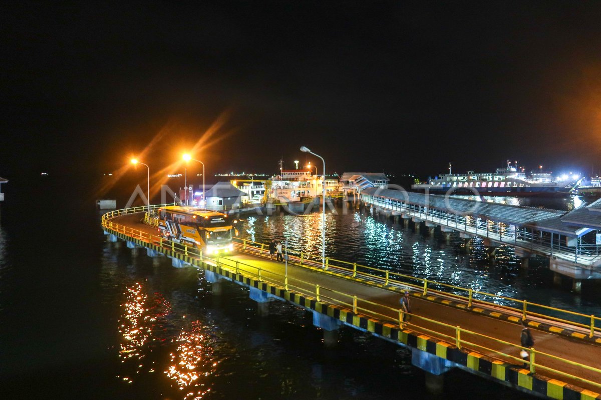 Pemesanan tiket kapal penyeberangan Ketapang-Gilimanuk | ANTARA Foto