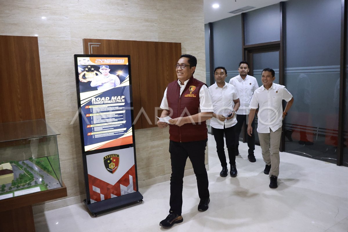Bareskrim Polri tahan Kades Kohod | ANTARA Foto