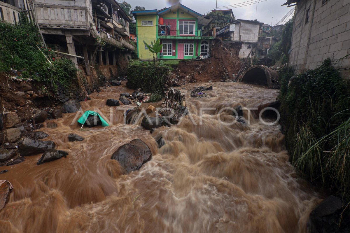 Banjir bandang Puncak Bogor | ANTARA Foto