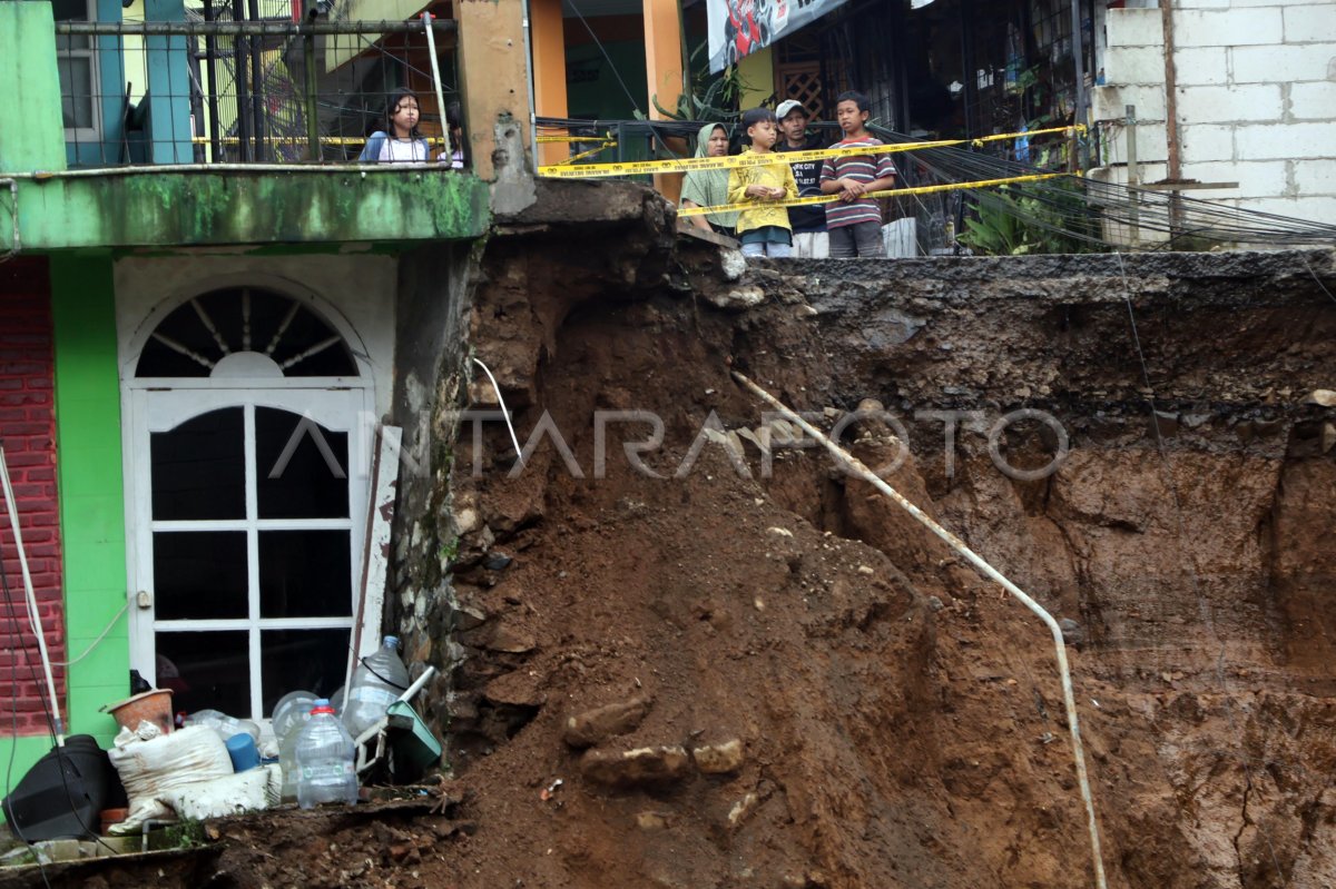 Banjir bandang Puncak Bogor | ANTARA Foto