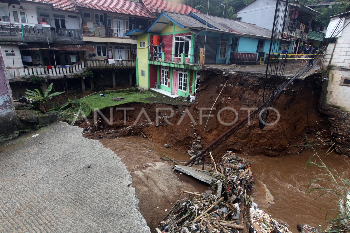 Banjir bandang Puncak Bogor | ANTARA Foto