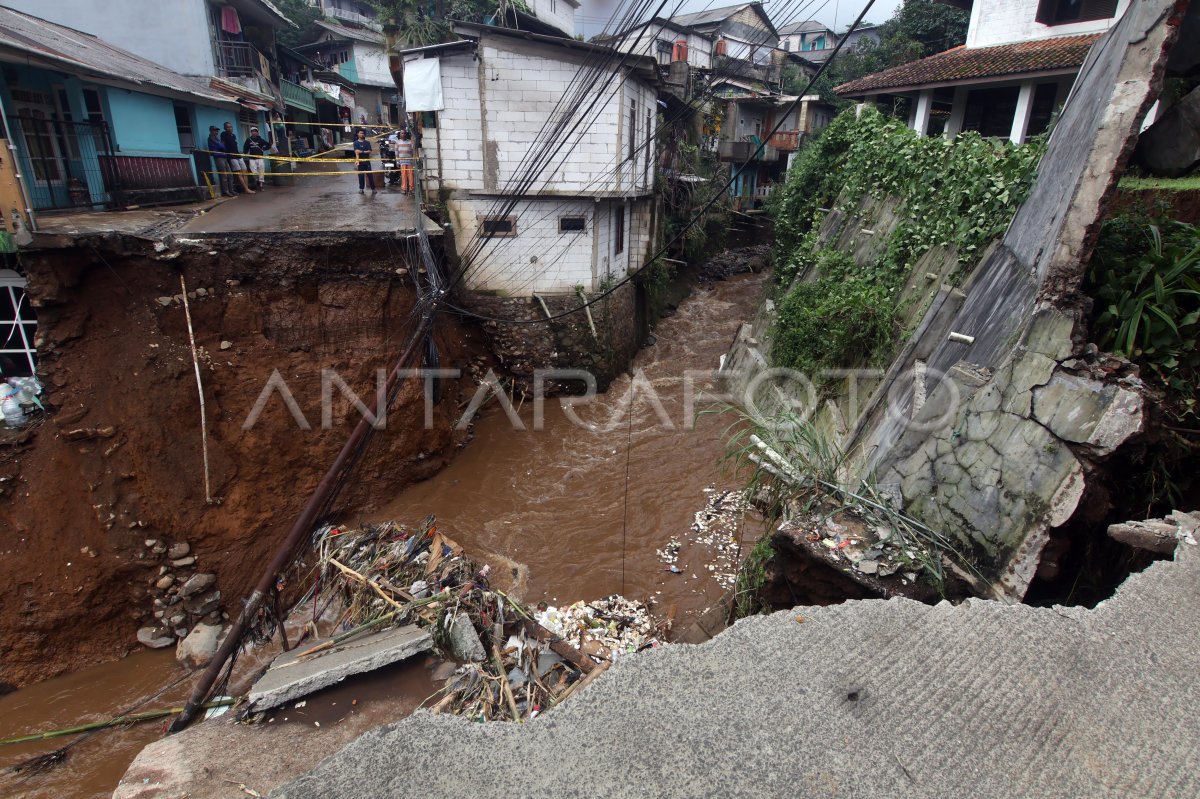 Banjir bandang Puncak Bogor | ANTARA Foto