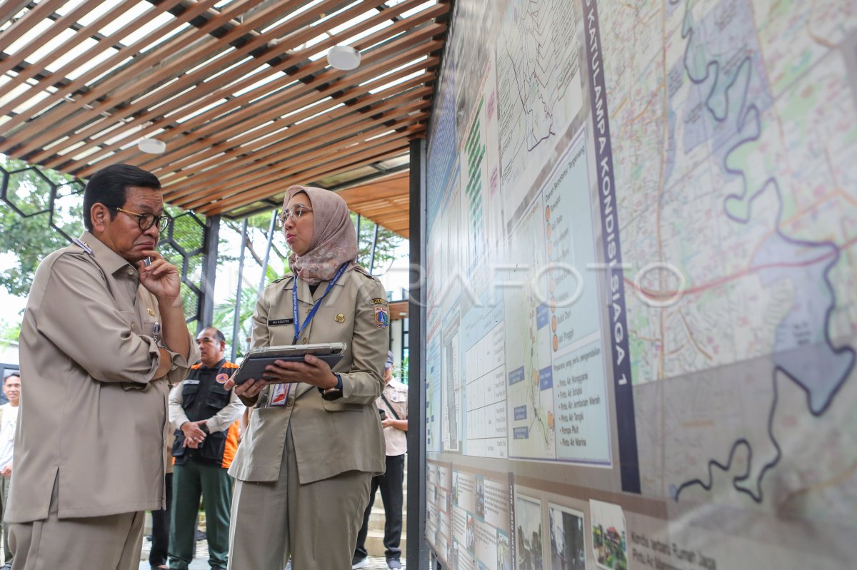 Gubernur Jakarta tinjau pintu air Manggarai | ANTARA Foto