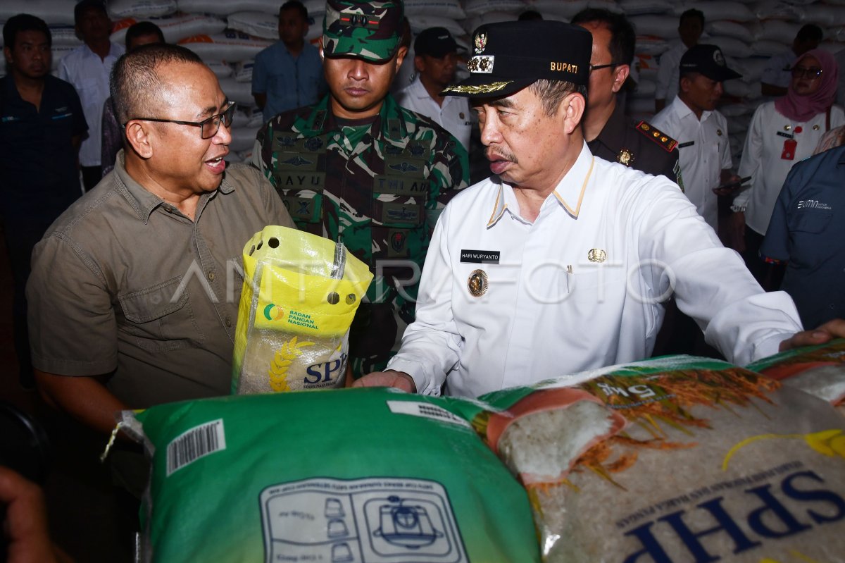 Stok beras di Bulog Madiun | ANTARA Foto