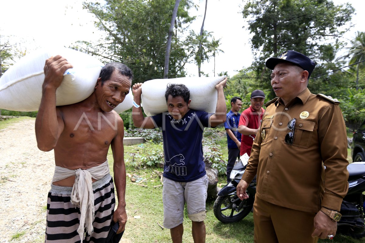 Bantuan korban banjir bandang Bone Bolango | ANTARA Foto