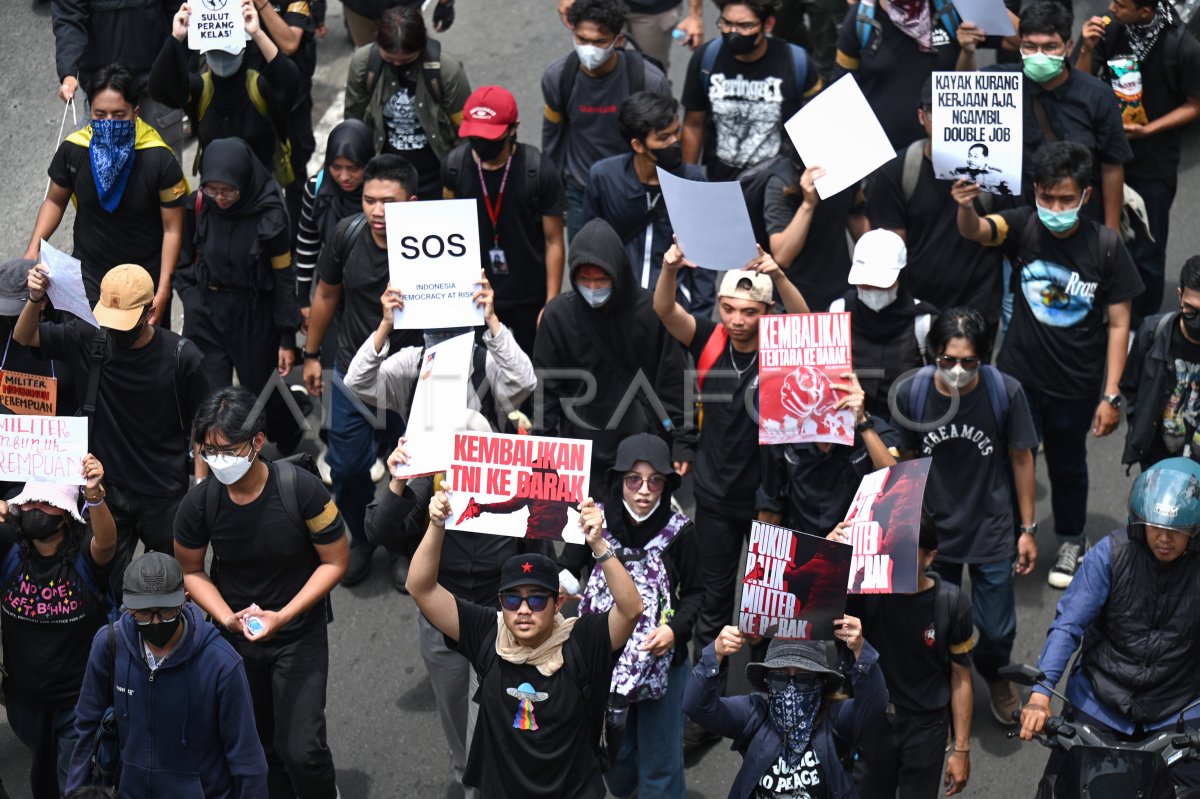 Aksi terkait Revisi UU TNI | ANTARA Foto