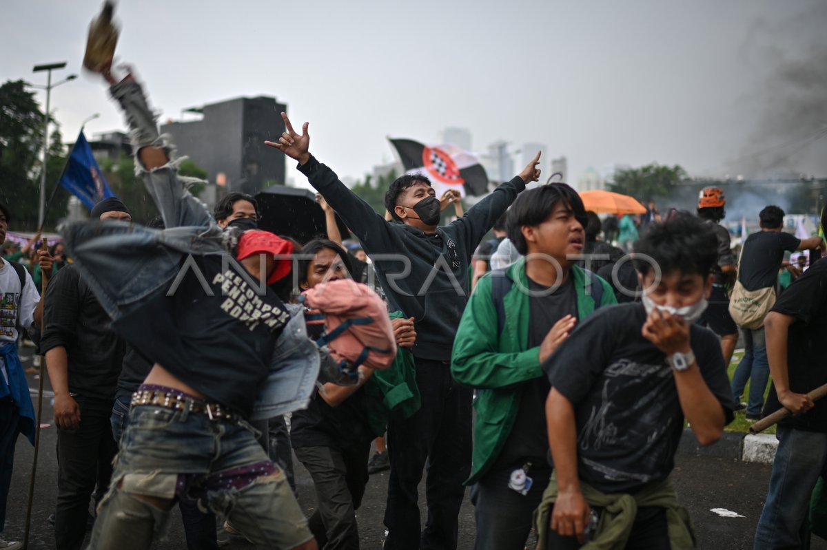 Aksi terkait revisi UU TNI | ANTARA Foto
