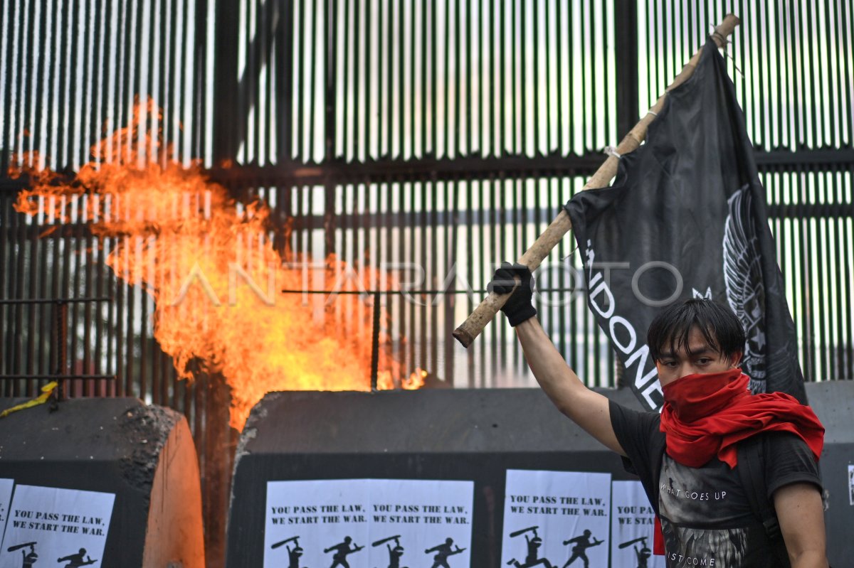 Aksi terkait revisi UU TNI | ANTARA Foto