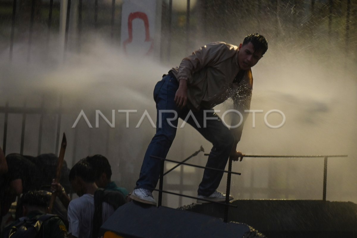 Aksi terkait Revisi UU TNI | ANTARA Foto