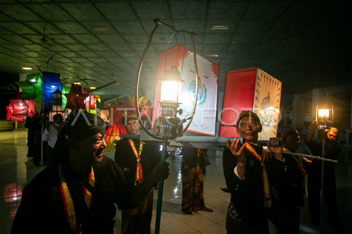 Kirab Malam Selikuran Keraton Surakarta | ANTARA Foto