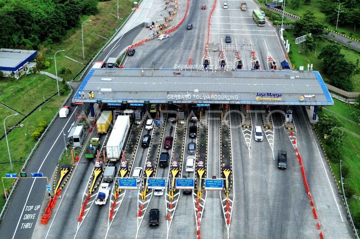 Arus mudik di Tol Warugunung Surabaya | ANTARA Foto