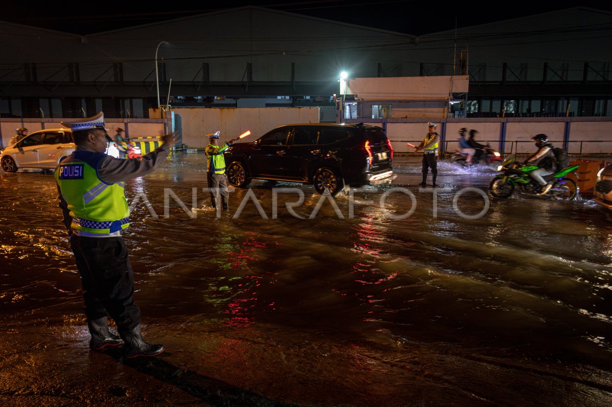 Jalur pantura Demak tergenang banjir rob | ANTARA Foto