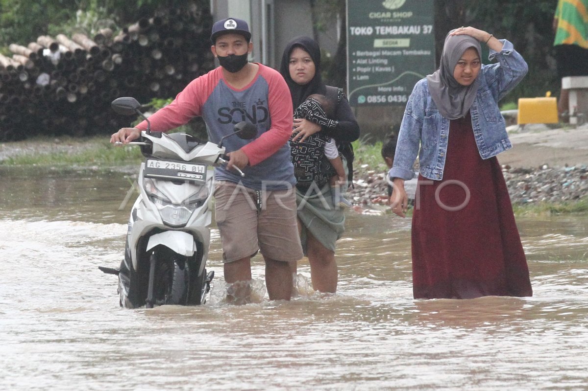 Dampak banjir di Ngawi | ANTARA Foto