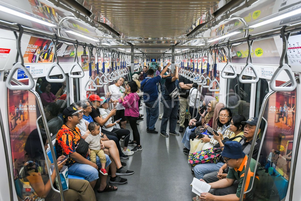 Lonjakan penumpang saat libur Lebaran | ANTARA Foto