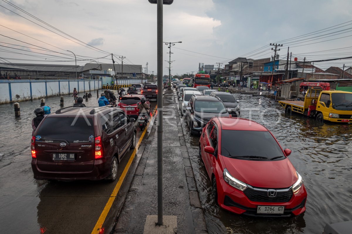 Banjir rob genangi jalur mudik pantura Demak | ANTARA Foto
