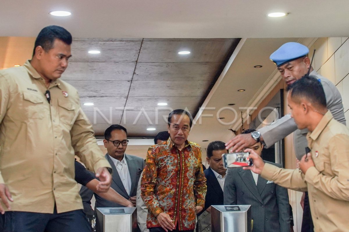Jokowi melaporkan tudingan ijazah palsu | ANTARA Foto