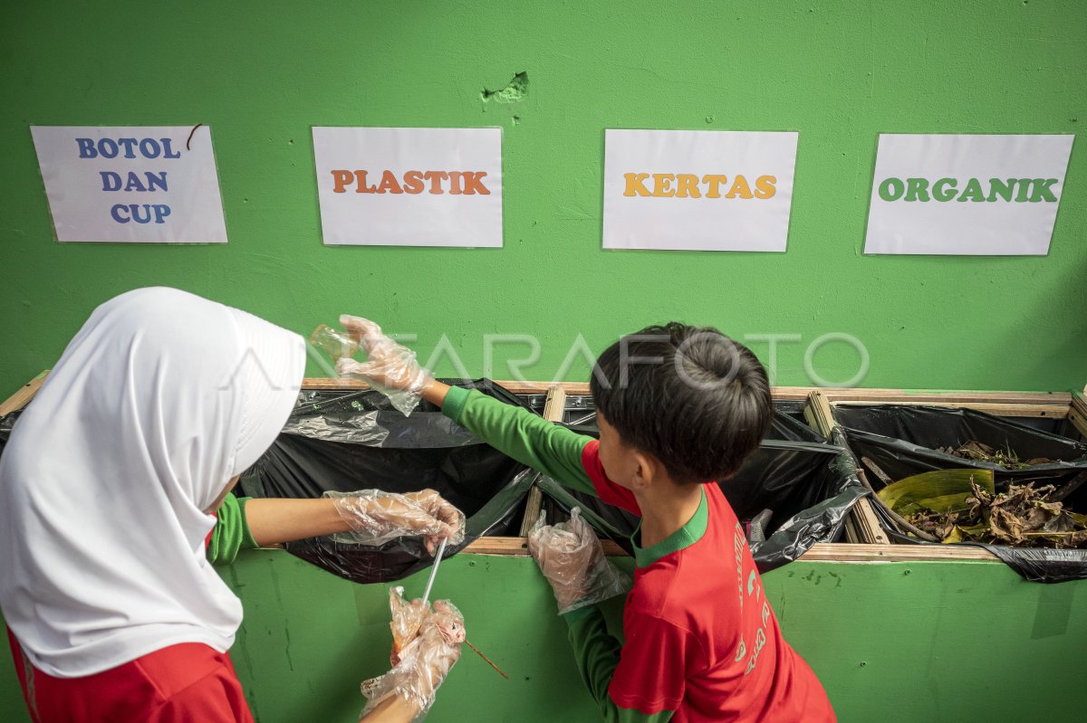 Peringatan Hari Lingkungan Hidup Sedunia di Cimahi | ANTARA Foto