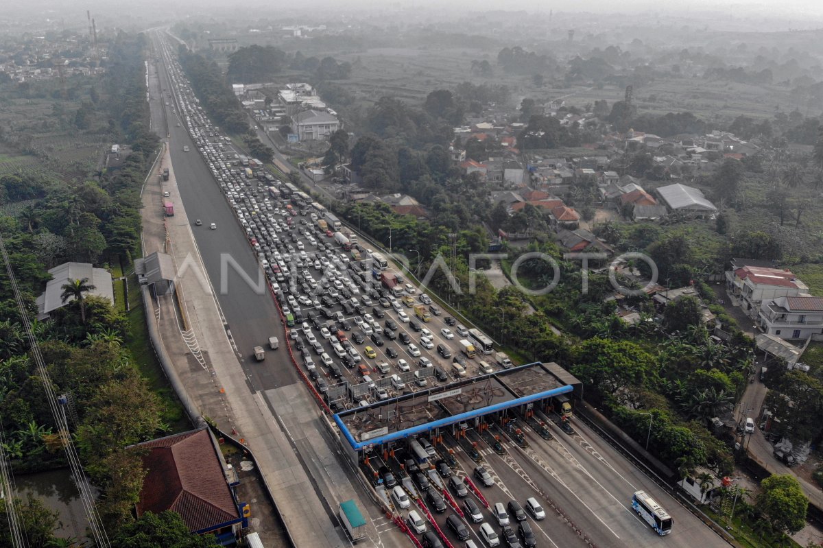 Kepadatan kendaraan jalur Puncak Bogor libur Tahun Baru Islam | ANTARA Foto