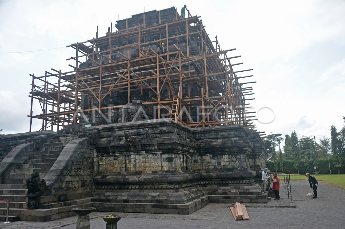 Pemugaran Candi Mendut | ANTARA Foto