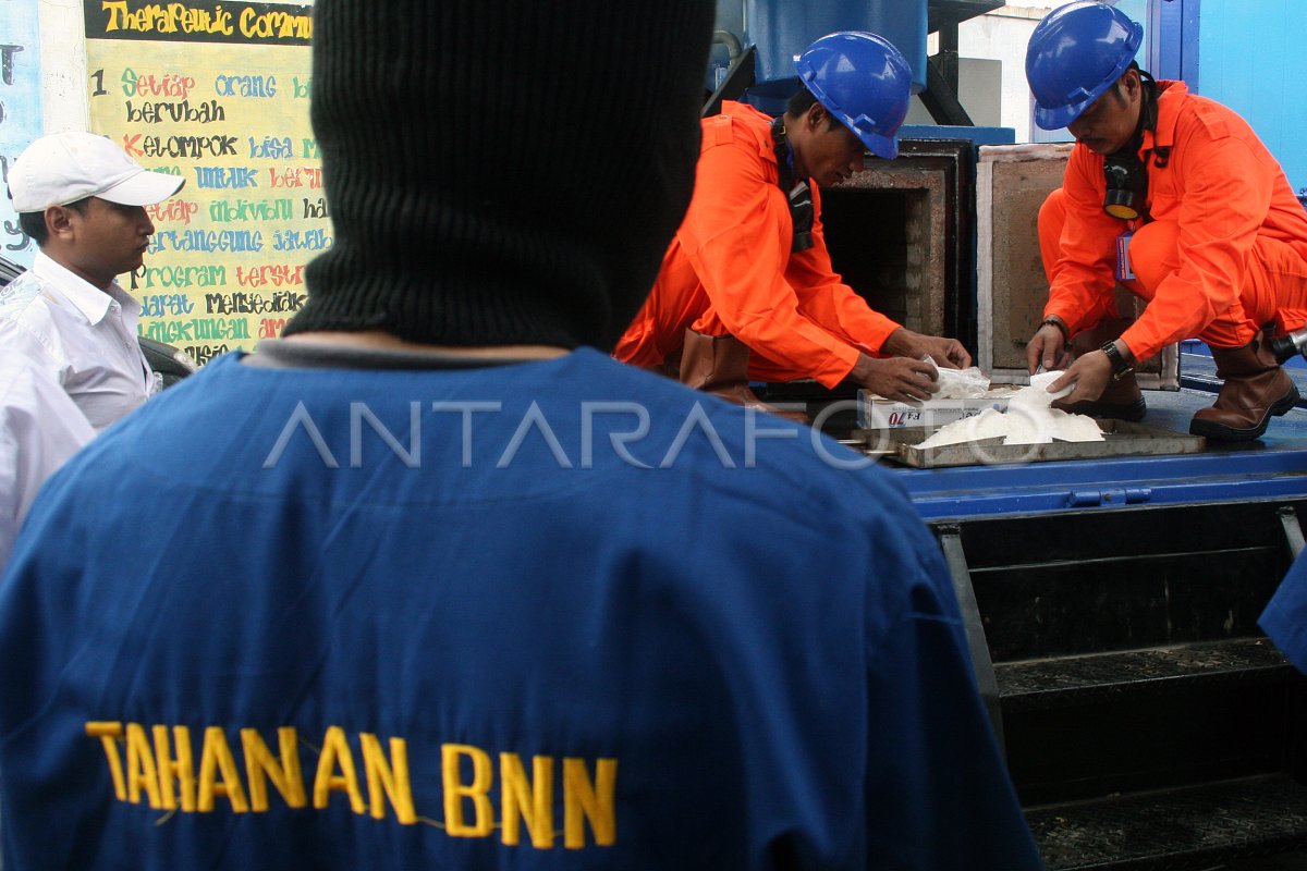 PEMUSNAHAN BARANG BUKTI | ANTARA Foto
