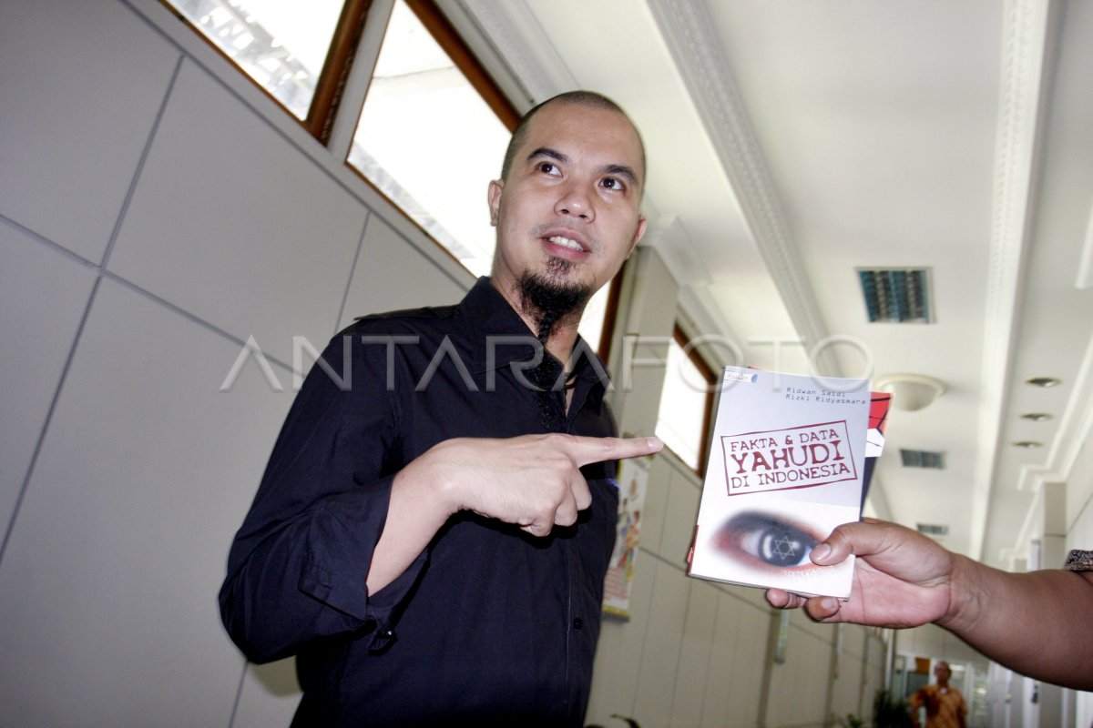 LAPORKAN TEROR BOM | ANTARA Foto