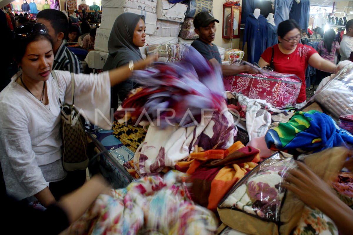 KEBUTUHAN LEBARAN | ANTARA Foto