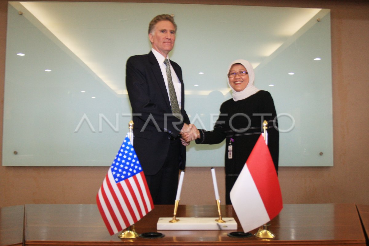 PENGALIHAN HUTANG INDONESIA | ANTARA Foto PENGALIHAN HUTANG INDONESIA | ANTARA Foto