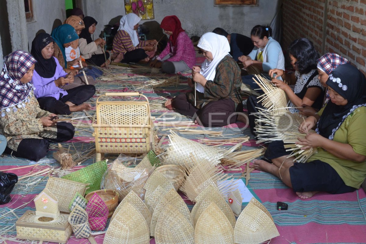 KERAJINAN BAMBU | ANTARA Foto
