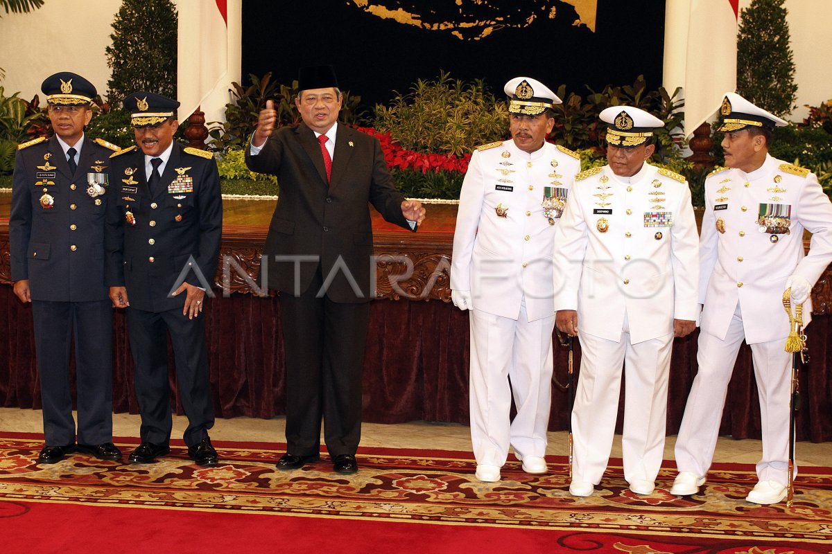 PELANTIKAN KSAL DAN KSAU | ANTARA Foto PELANTIKAN KSAL DAN KSAU | ANTARA Foto