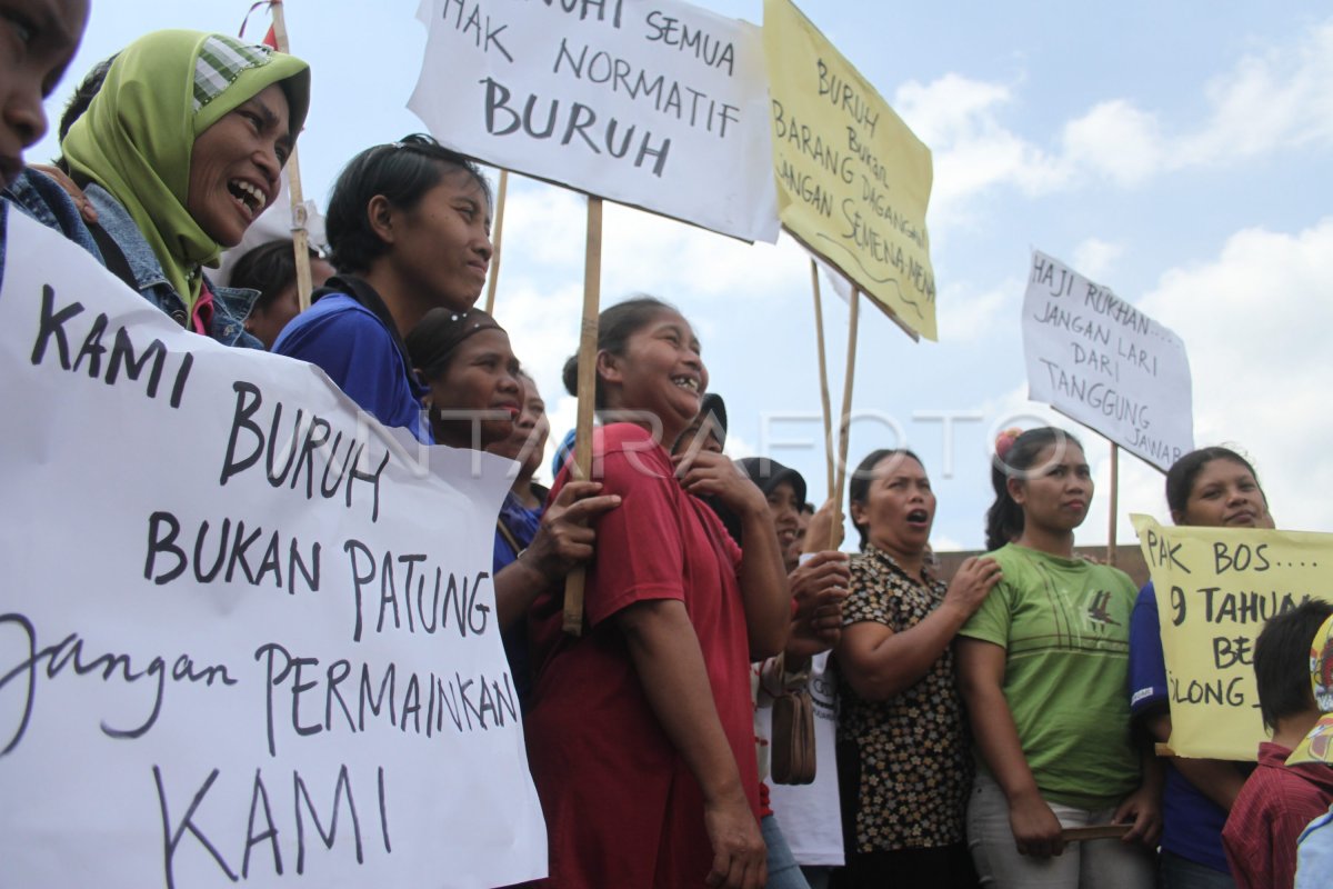 BURUH MOGOK KERJA | ANTARA Foto