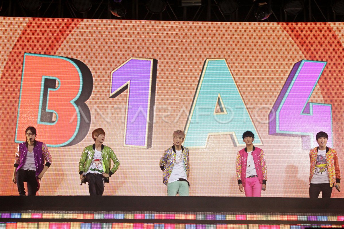 AKSI B1A4. | ANTARA Foto