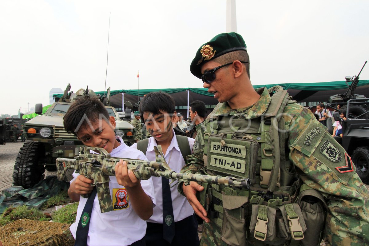 EXHIBITION ALUTSISTA TNI AD | ANTARA Foto