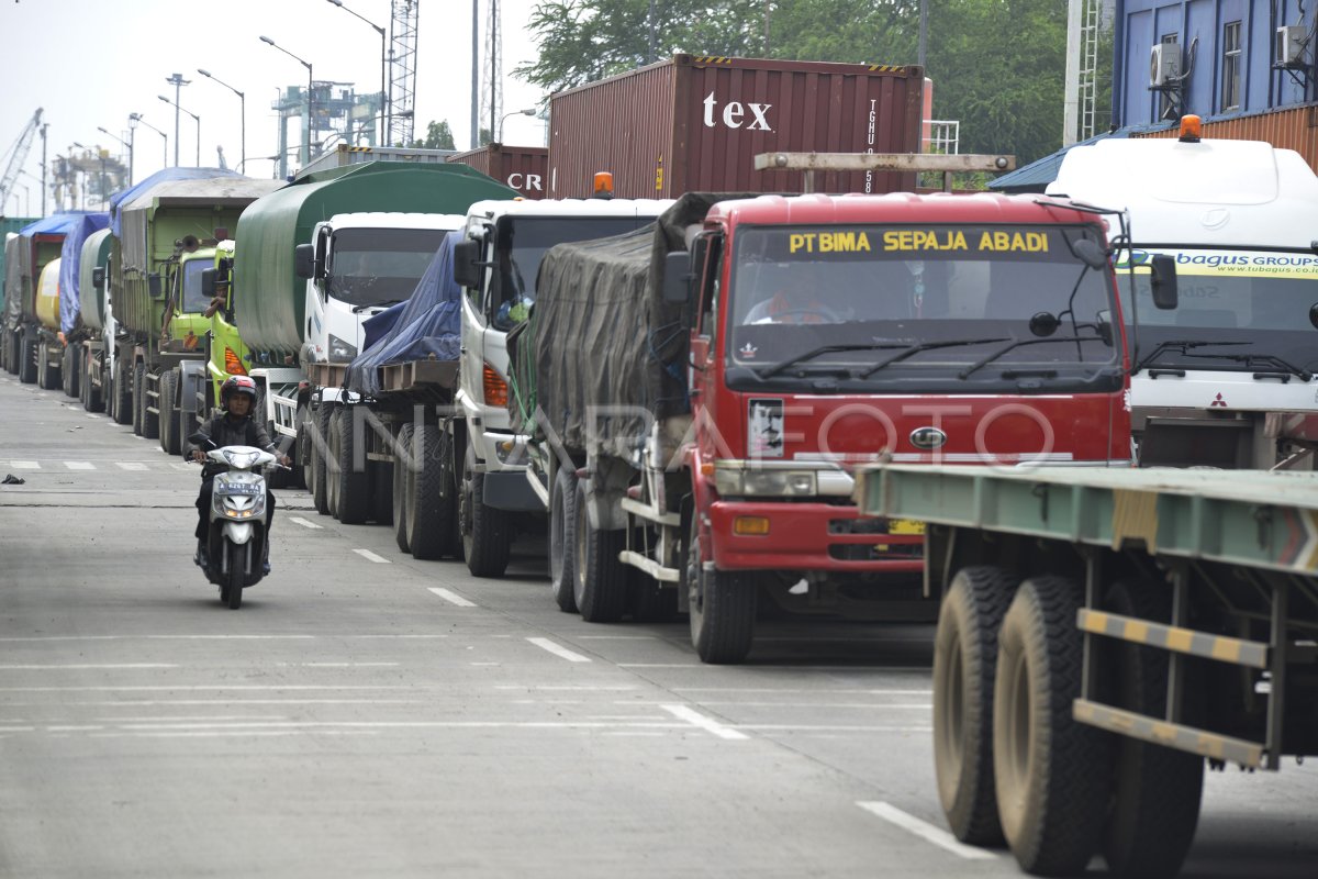 KEMACETAN PELABUHAN TANJUNG PRIOK | ANTARA Foto