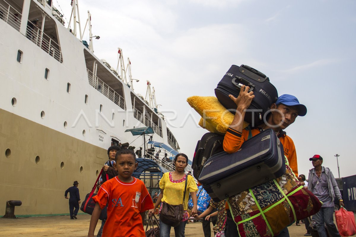 PELABUHAN TANJUNG PRIOK MULAI PADAT | ANTARA Foto