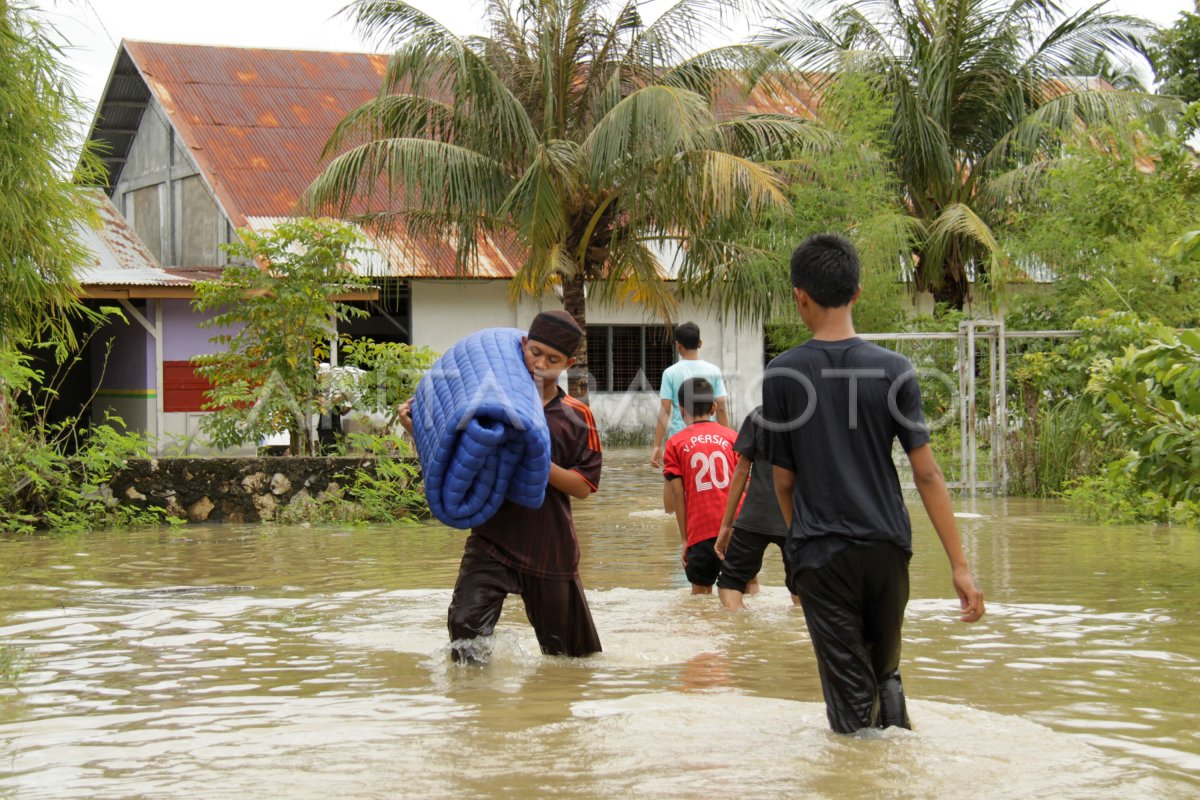 TERENDAM BANJIR | ANTARA Foto
