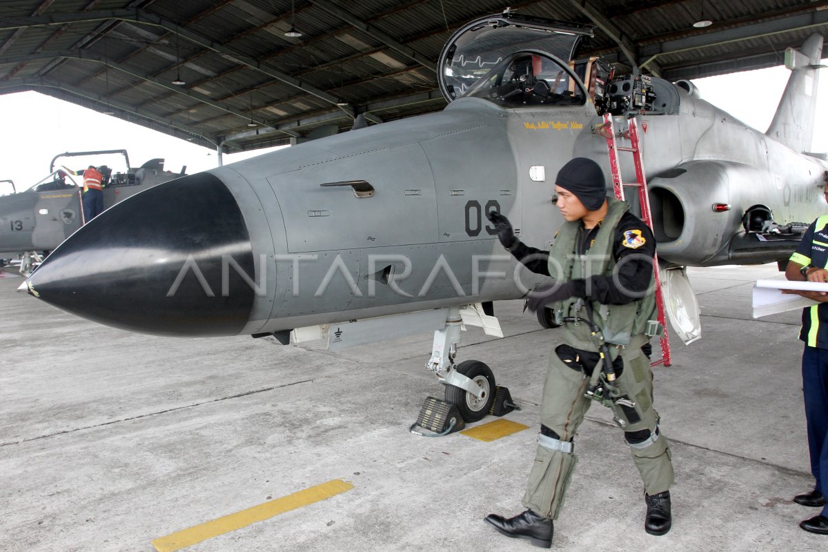 LATIHAN PESAWAT TEMPUR MERVICK | ANTARA Foto
