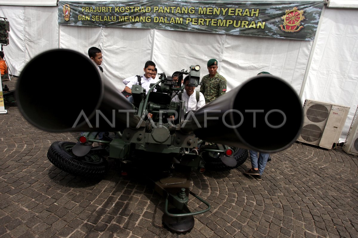 EXHIBITION ALUTSISTA TNI AD | ANTARA Foto