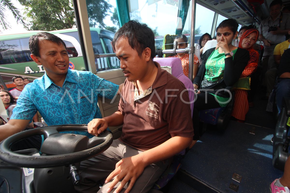 PEMERIKSAAN KELAYAKAN BUS | ANTARA Foto PEMERIKSAAN KELAYAKAN BUS | ANTARA Foto