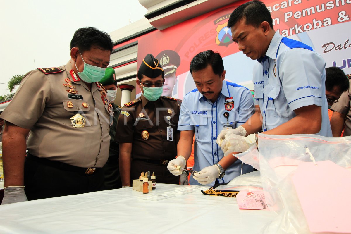 PEMUSNAHAN BARANG BUKTI | ANTARA Foto