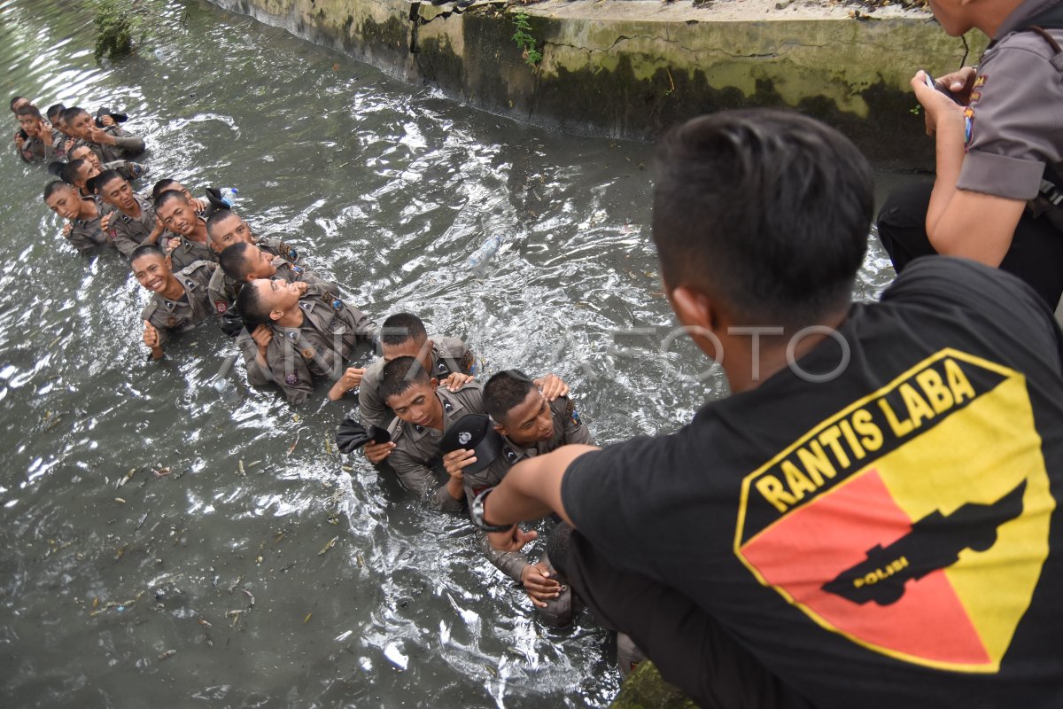 PEMBARETAN BINTARA REMAJA POLISI | ANTARA Foto PEMBARETAN BINTARA REMAJA POLISI | ANTARA Foto