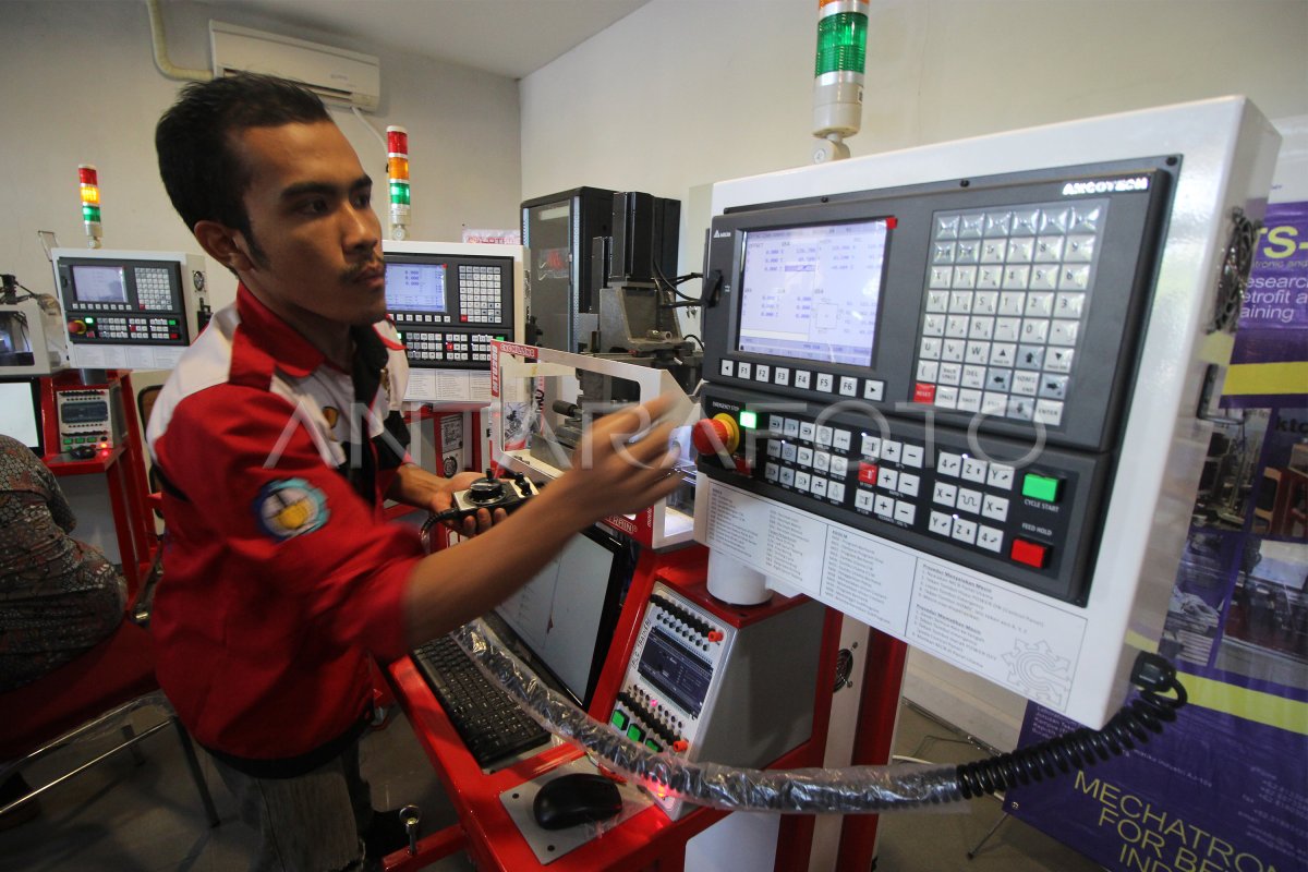 MEKATRONIKA TRAINING AND INDUSTRIAL AUTOMATION | ANTARA Foto MEKATRONIKA TRAINING AND INDUSTRIAL AUTOMATION | ANTARA Foto